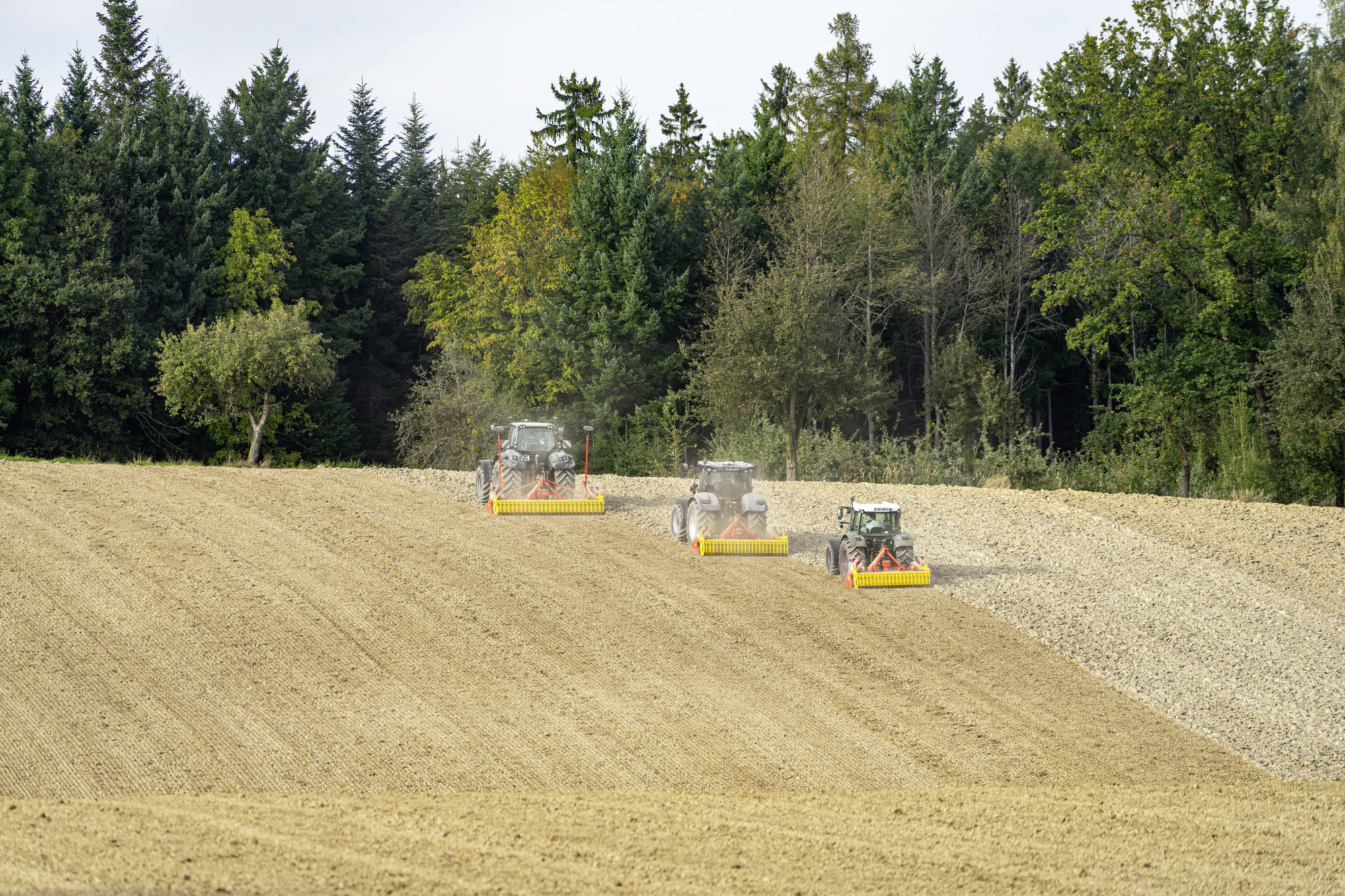 LION Medium weight rigid power harrows | PÖTTINGER Australia