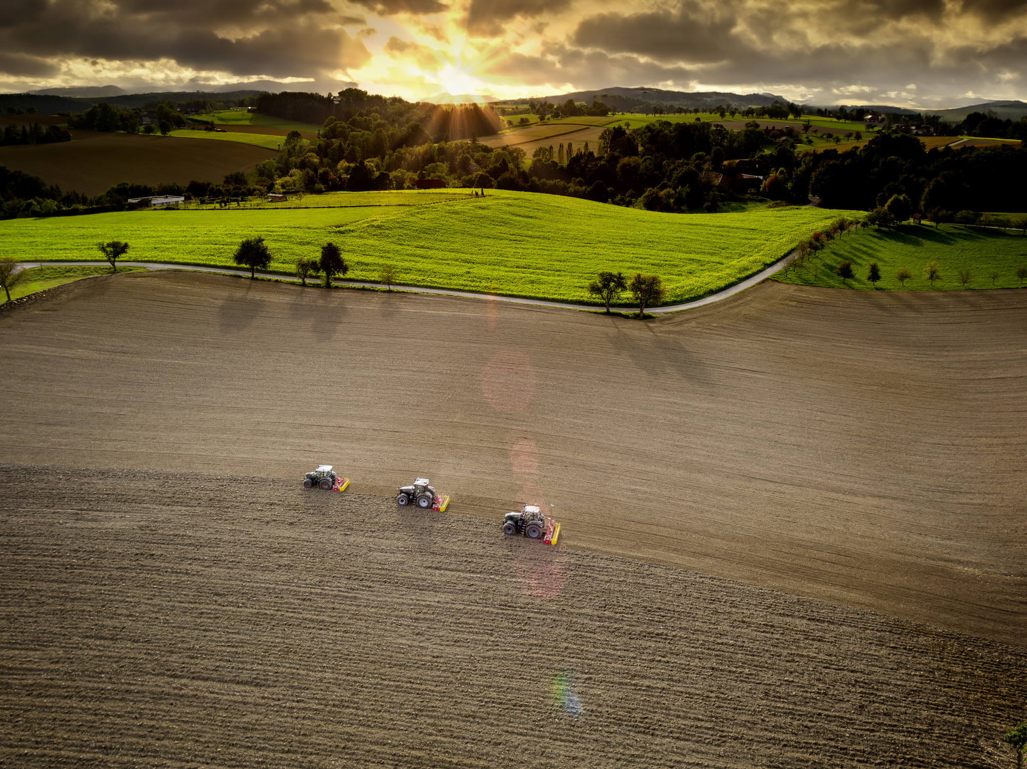 LION Medium weight rigid power harrows | PÖTTINGER Australia